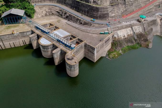 PLTS Terapung akan Dibangun Bareng UEA di Waduk Cirata Berbiaya Rp1,8 Triliun