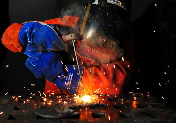 Atap Masjid Agung Batam Kebakaran, Diduga Akibat Percikan Las