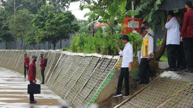 Presiden Jokowi Targetkan Normalisasi Ciliwung Rampung 2024 Setelah