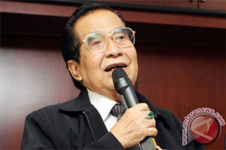 Mantan Menko Kesra dan Ketua PSSI Letjen TNI Azwar Anas Wafat