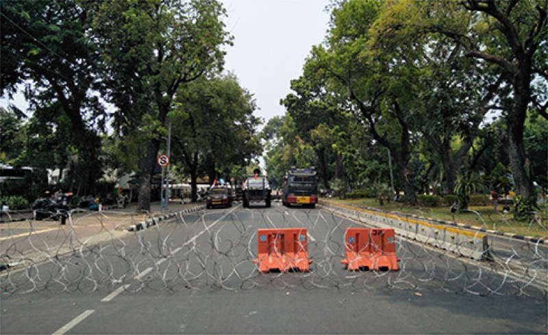 Aksi Demo Buruh di Patung Kuda, Jalan Merdeka Barat Arah Istana Ditutup