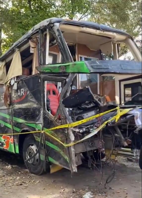Polisi Duga Sementara Tidak Ada Jejak Rem Pada Kecelakaan Bus Wisata di ... Polisi Duga Sementara Tidak Ada Jejak Rem Pada Kecelakaan Bus Wisata di ...