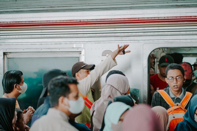 Kondisi Layanan Di Stasiun Mulai Kondusif, KAI Commuter Tambah Kembali ...